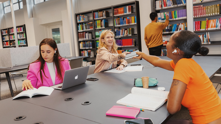 Hogeschool Rotterdam - Maak de toekomst met een van onze opleidingen ...