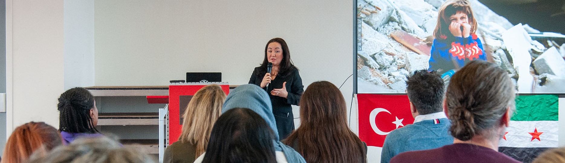 Stilte, tranen en steun tijdens bijeenkomst rond tragedie Turkije en ...